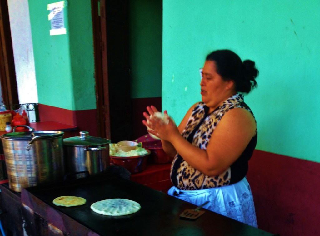 Bienvenidos a El Salvador! – Crossing the El Poy border, Suchitoto and ...